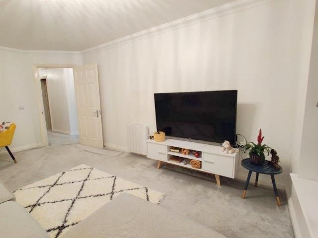 2 bedroom ground floor flat to rent