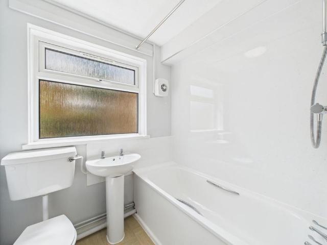 2 bedroom ground floor flat to rent