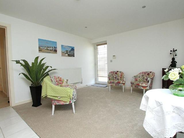 2 bedroom ground floor flat to rent