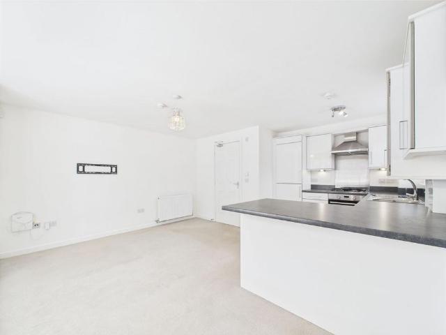 2 bedroom ground floor flat to rent