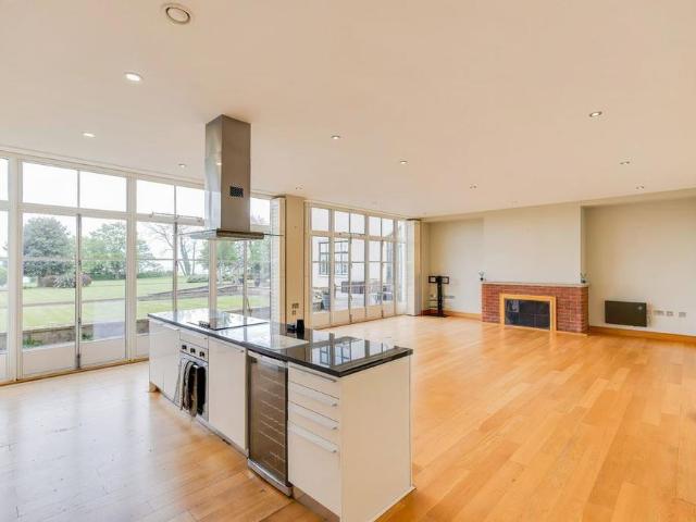 2 bedroom ground floor flat to rent