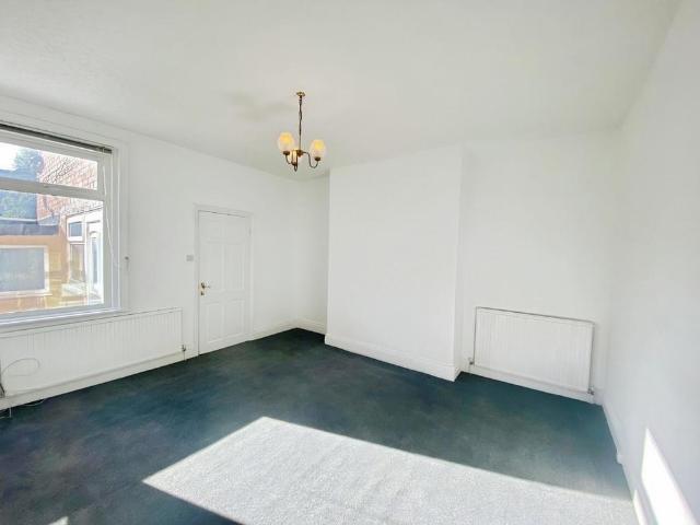 2 bedroom ground floor flat to rent