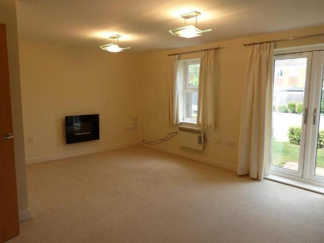 2 bedroom ground floor flat to rent