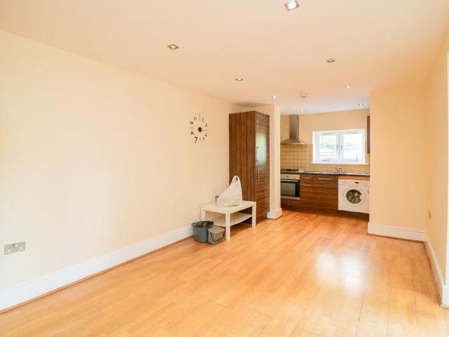 2 bedroom ground floor flat to rent