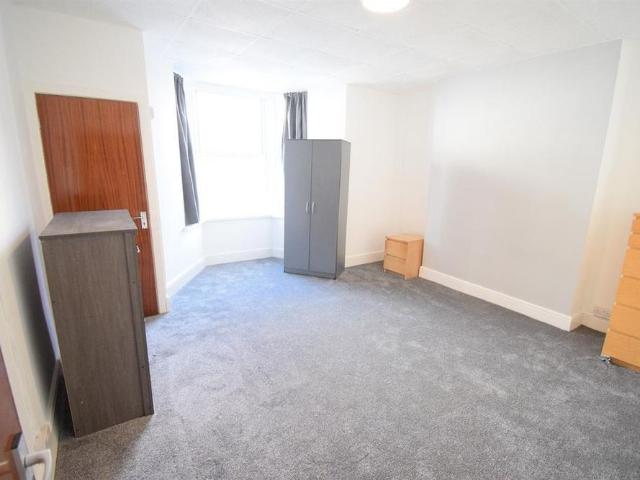 2 bedroom ground floor flat to rent