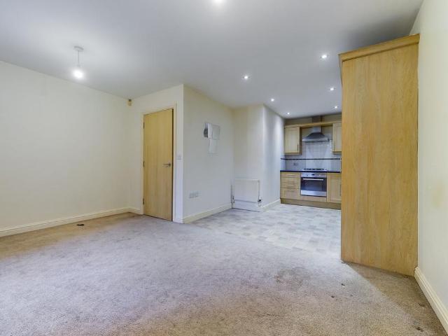 2 bedroom ground floor flat to rent
