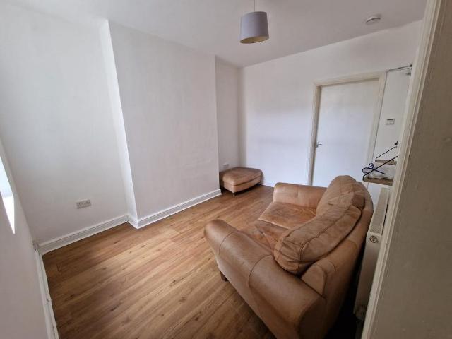 2 bedroom ground floor flat to rent