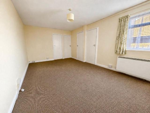 2 bedroom ground floor flat to rent