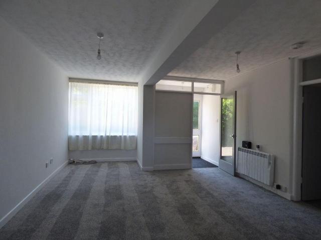 2 bedroom ground floor flat to rent