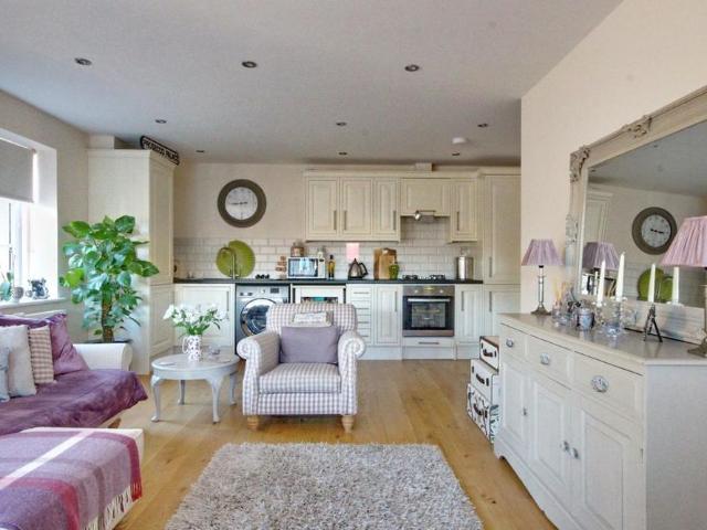 2 bedroom ground floor flat to rent
