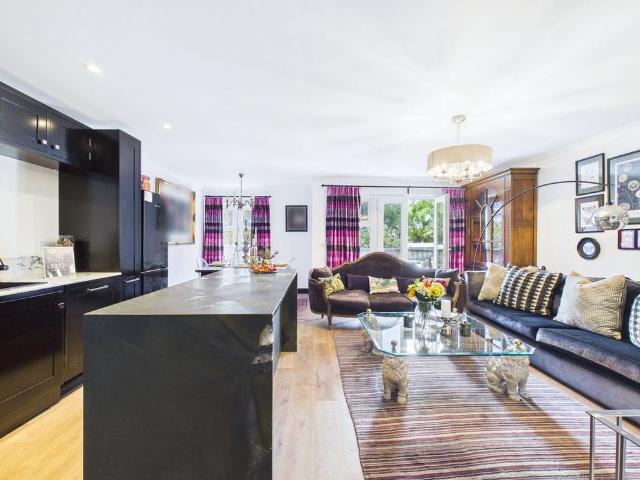 2 bedroom ground floor flat to rent