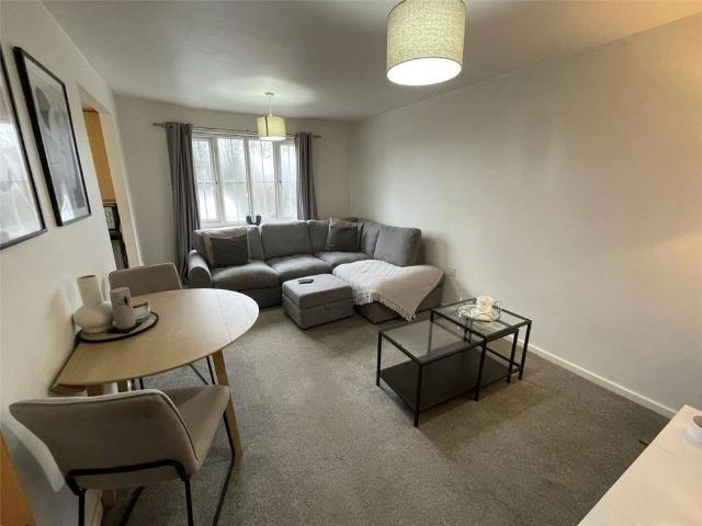 2 bedroom ground floor flat to rent