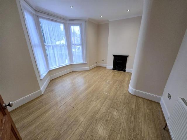 2 bedroom ground floor flat to rent