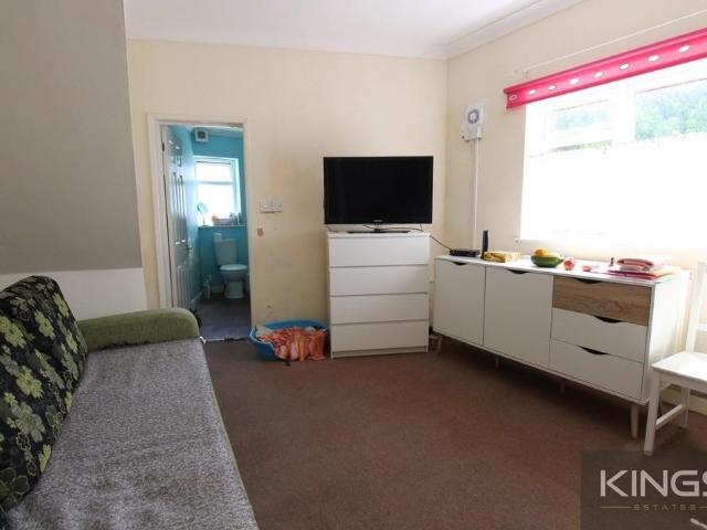 2 bedroom ground floor flat to rent