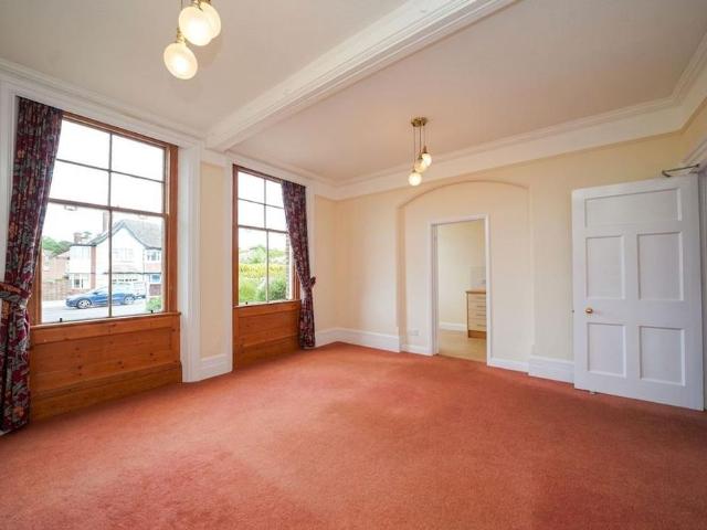 2 bedroom ground floor flat to rent