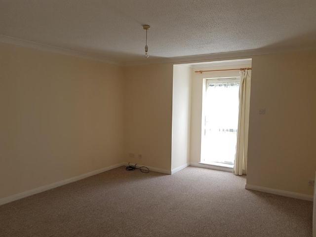 2 bedroom ground floor flat to rent