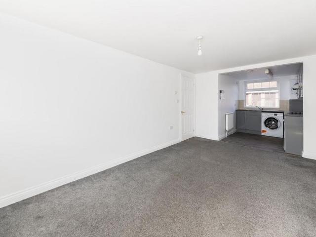 2 bedroom ground floor flat to rent