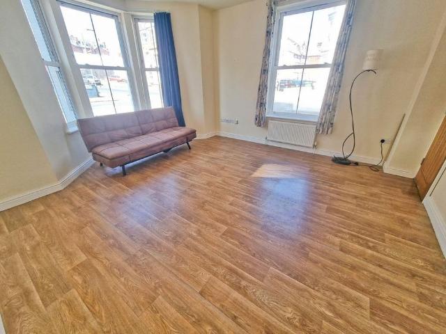 2 bedroom ground floor flat to rent