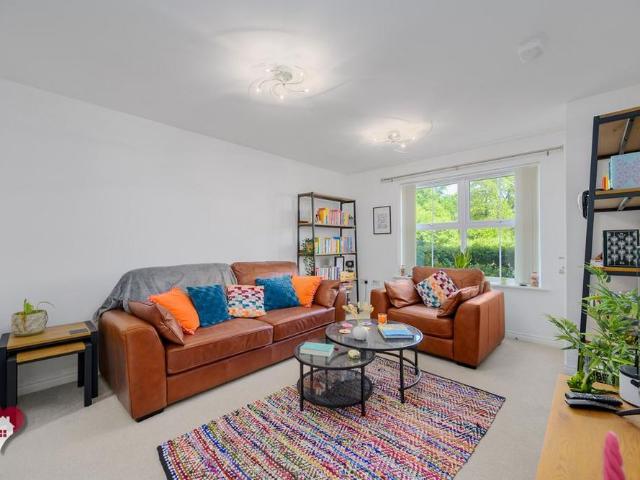 2 bedroom ground floor flat to rent