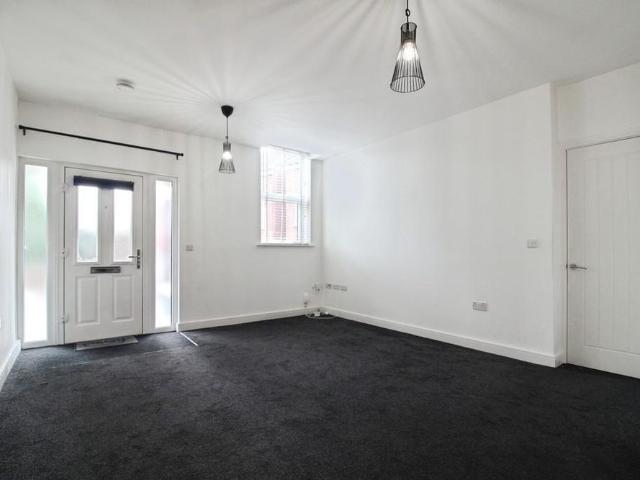 2 bedroom ground floor flat to rent