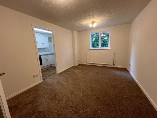 2 bedroom ground floor flat to rent