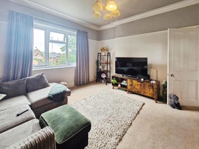 2 bedroom ground floor flat to rent