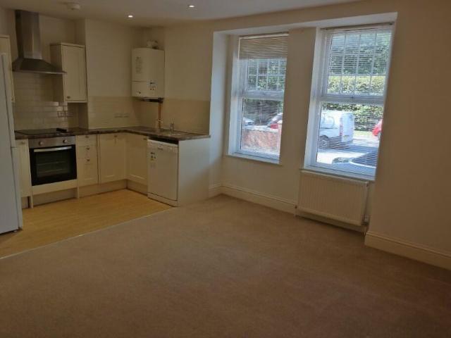 2 bedroom ground floor flat to rent