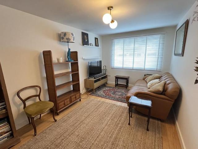 2 bedroom ground floor flat to rent
