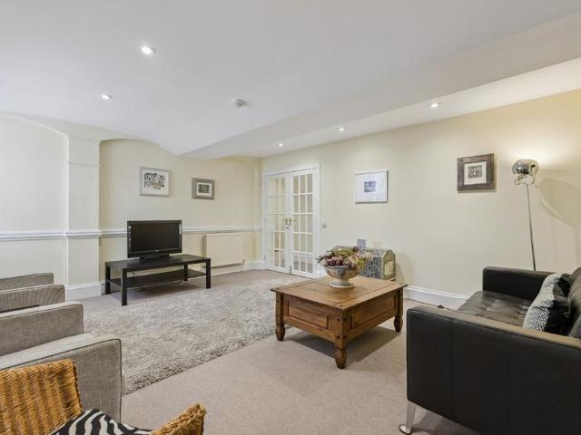 2 bedroom ground floor flat to rent