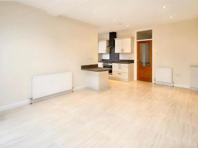 2 bedroom ground floor flat to rent