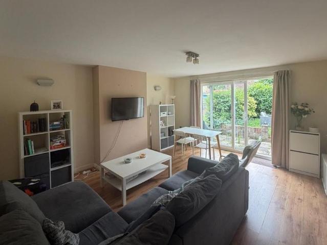 2 bedroom ground floor flat to rent