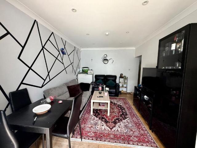 2 bedroom ground floor flat to rent