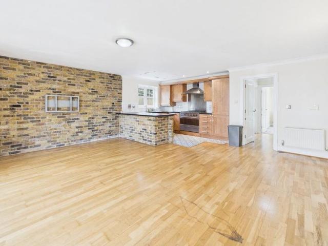 2 bedroom ground floor flat to rent