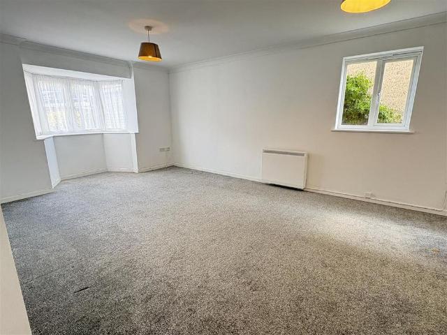 2 bedroom ground floor flat to rent
