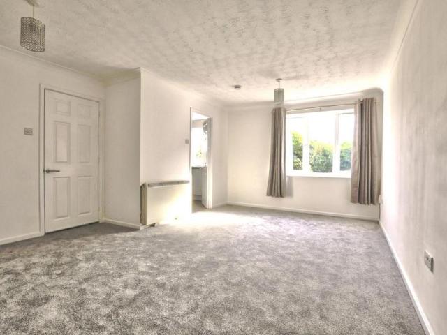 2 bedroom ground floor flat to rent