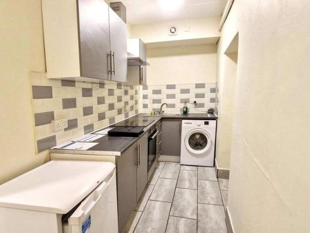2 bedroom ground floor flat to rent