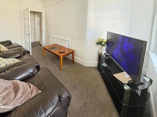2 bedroom ground floor flat to rent