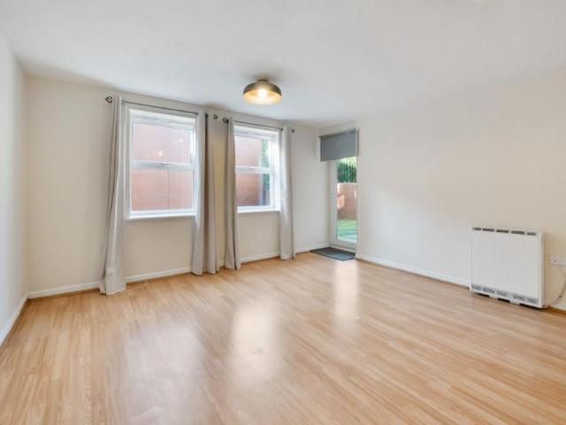 2 bedroom ground floor flat to rent