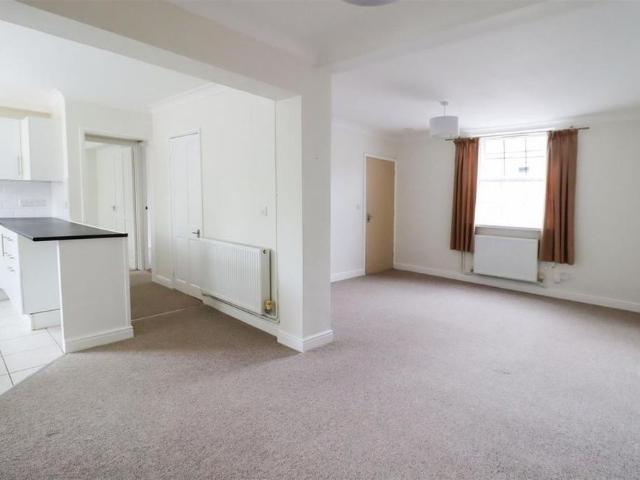 2 bedroom ground floor flat to rent