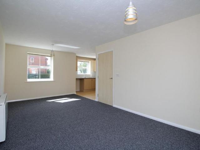 2 bedroom ground floor flat to rent