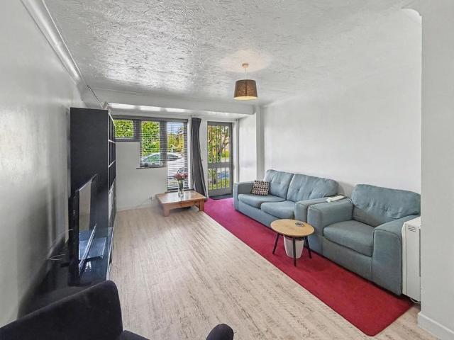 2 bedroom ground floor flat to rent