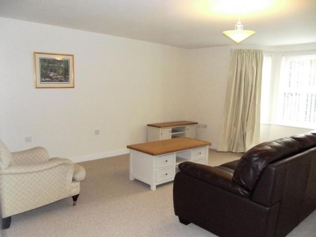 2 bedroom ground floor flat to rent