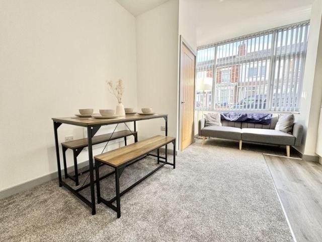 2 bedroom ground floor flat to rent