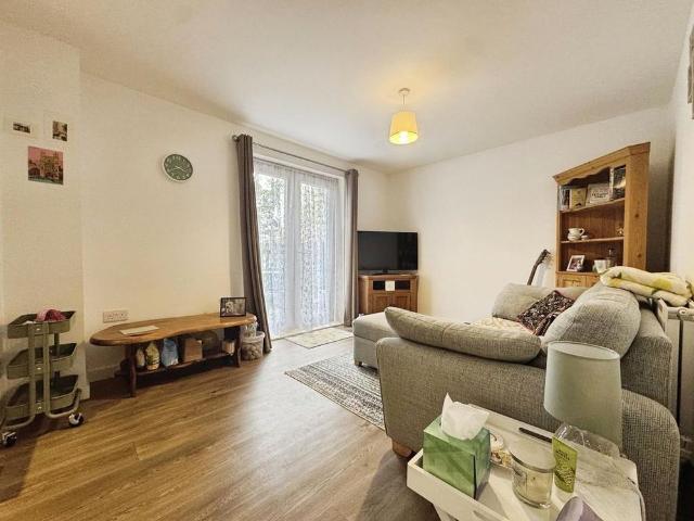 2 bedroom ground floor flat to rent