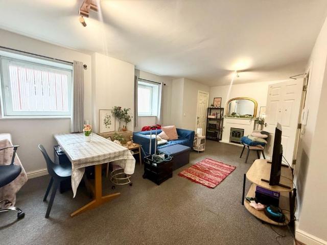 2 bedroom ground floor flat to rent