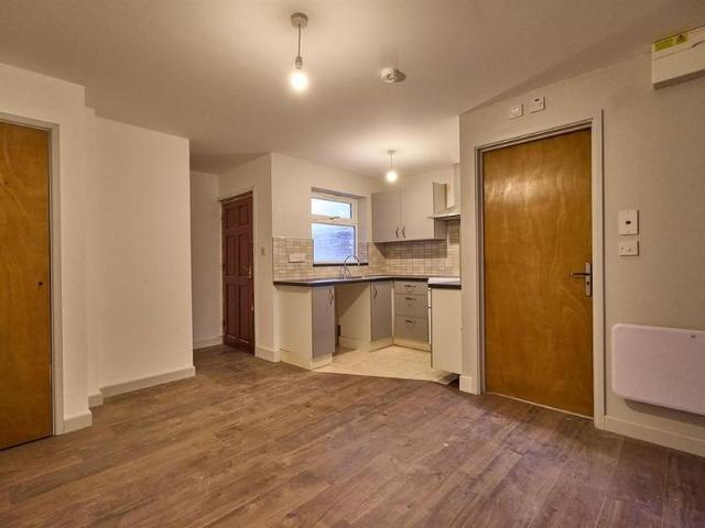 2 bedroom ground floor flat to rent