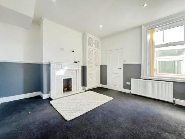 2 bedroom ground floor flat to rent