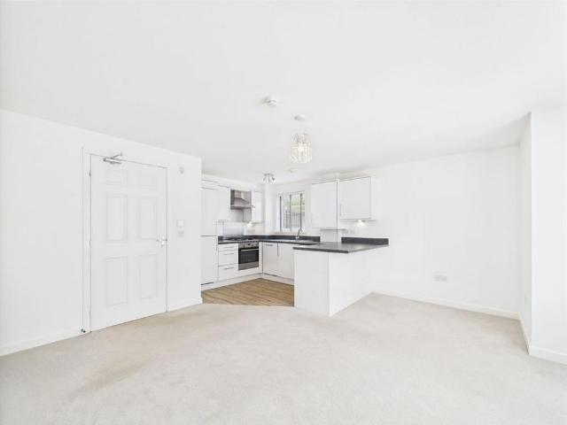 2 bedroom ground floor flat to rent