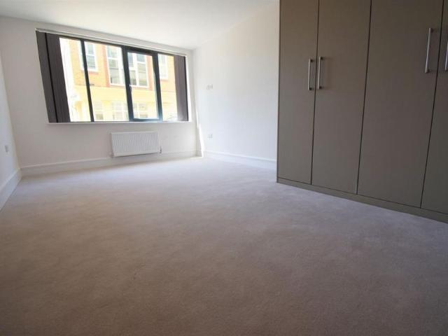 2 bedroom ground floor flat to rent