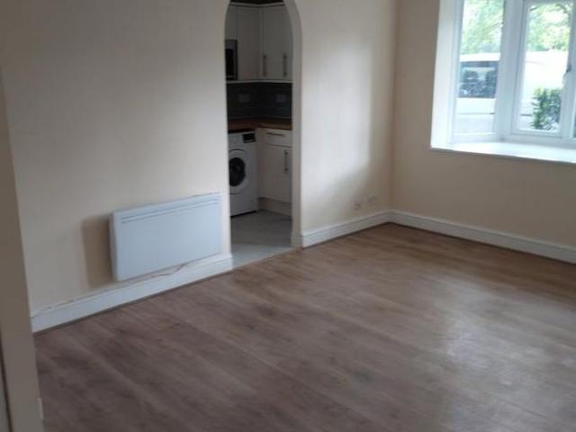 2 bedroom ground floor flat to rent
